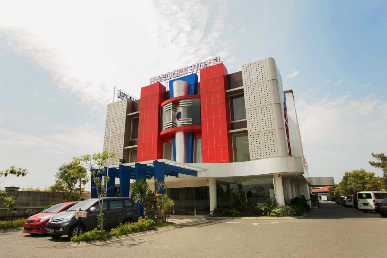 Halogen Hotel | Companies & Travelers Hotel in Juanda, Surabaya